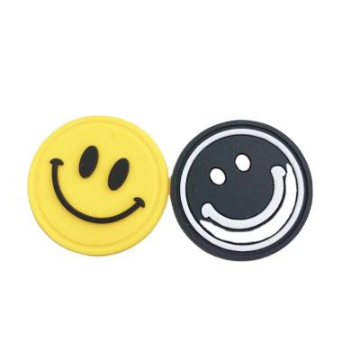 Cina Il PVC di gomma del fronte di sorriso rattoppa la toppa su ordinazione del PVC di Logo Morale per l'etichetta dell'abbigliamento in vendita