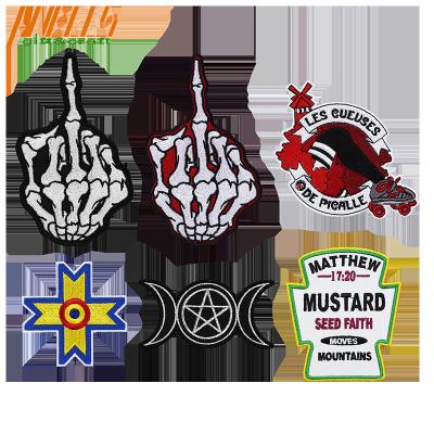 Cina Logo personalizzato tessuto ricamato cappello tessuto patch custom gancio e cerchio ferro su penna letteratura ricamo patch in vendita