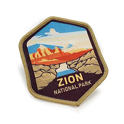 Cina Patch di etichetta su tessuto di ferro personalizzato Brand Logo Badge Patch tessuti per abbigliamento in vendita