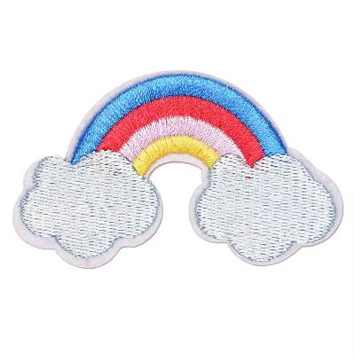 Cina OEM ODM Patch ricamato su misura con bordo tagliato al calore e cucito sul retro in vendita