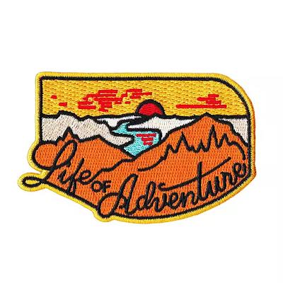 Cina Etichette ricamate su misura di buona qualità Patch Hook and Loop Patch ricamate in vendita
