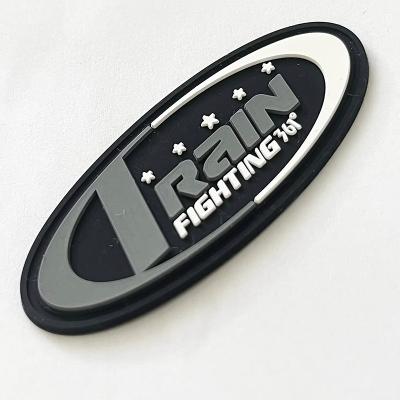 Cina Etichetta del logo in gomma 3D personalizzata in PVC Patch in gomma inciso in pvc in vendita