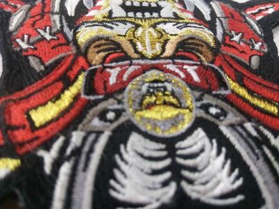 Cina ferro adesivo 3D sul logo su misura toppa del ricamo per il cappello dell'abbigliamento in vendita