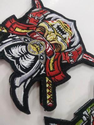 Cina ferro adesivo 3D sul logo su misura toppa del ricamo per il cappello dell'abbigliamento in vendita