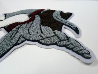 China De hitte sneed Grens Chenille herstelt In reliëf gemaakt Logo Decorate op T-shirt Te koop