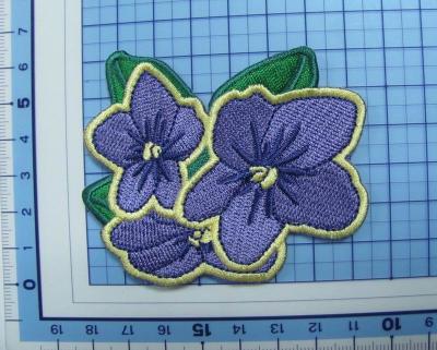 Cina Modello di fiore uniforme della toppa del ricamo di colore del fondo 10C del poliestere in vendita