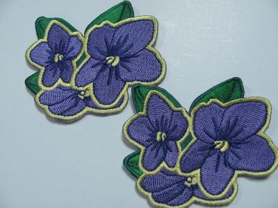 Cina Toppa sostenibile di derivazione 12C del ricamo del fiore lavabile per i jeans dell'abbigliamento in vendita