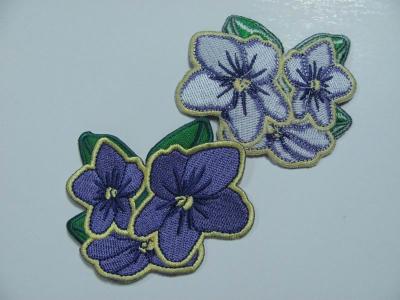 Cina Toppa sostenibile di derivazione 12C del ricamo del fiore lavabile per i jeans dell'abbigliamento in vendita