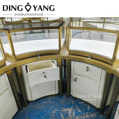 China Cornos de vidro curvos dobrados a quente Jóias Exibição Vitrine Design de moda moderna à venda