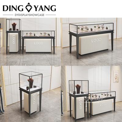 China Vitrines de joalharia personalizadas com armário de armazenamento Quadro de metal Voltagem de saída 12 V E pode ser usado diretamente à venda