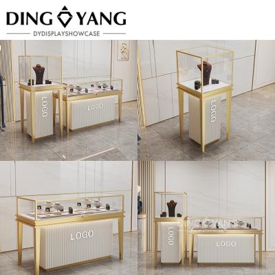 China Vitrines de joalharia personalizadas com armário de armazenamento Quadro de metal Voltagem de saída 12 V E pode ser usado diretamente à venda