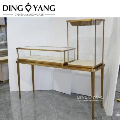 China Op maat gemaakt metalen glas Elegante moderne sieraden showcase Geen installatie en kan direct worden gebruikt Te koop