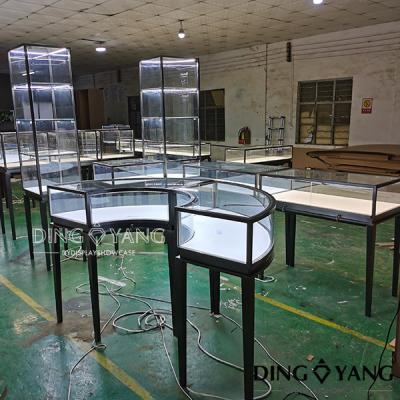 China Custom Rose Gold Curved Jewellery Display Counter Vitrine à venda