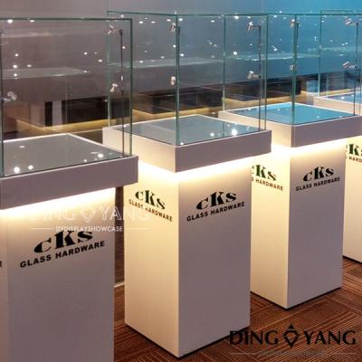 China Showroom 500X400X1600MM Kleinschappen met glas for sale