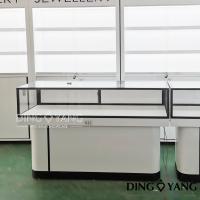 China Lockable Fully Customized Showroom Display Cases for sale