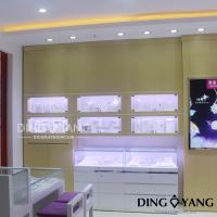 China Jewelry Store Lockable Showroom Display Cases for sale