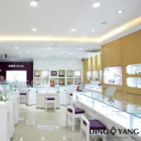 China Jewelry Store Lockable Showroom Display Cases for sale
