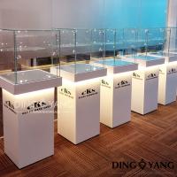 China Modern Square Tower Showroom Display Cases for sale