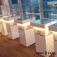 China Modern Square Tower Showroom Display Cases for sale