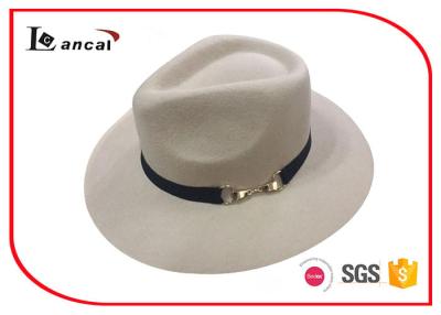 Cina Cappelli da cowboy crema del feltro della lana con la decorazione nera del metallo della banda del Grosgrain in vendita