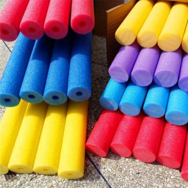 Macarronetes flutuantes cilíndricos da associação da espuma do polietileno para o exercício aquático