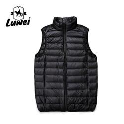 Cina Maglietta a maglia personalizzata Inverno Casual Grande Dimensione Polyester Utility Compressione leggera di cotone Slim Vesti da uomo con tasche in vendita