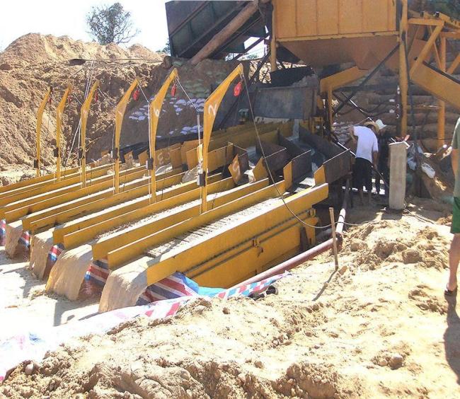 Land Gold and Diamond Mining Machinery with Agitation Chute