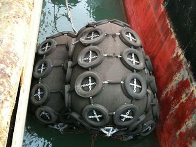 Cina Catena gonfiabile di Marine Rubber Fender Aircraft Tyre dei moli L5500 di D2500 X in vendita
