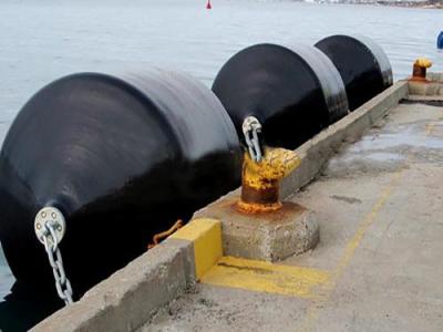 Cina diametro 800mm lungamente Marine Fenders Good Resilience riempita di gomma piuma di 400mm in vendita