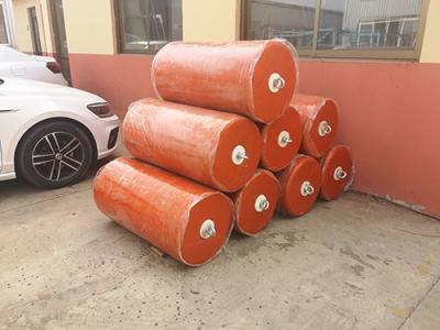 Cina I cuscini ammortizzatori di galleggiamento del poliuretano del diametro 1200mm hanno colorato brillantemente i cuscini ammortizzatori riempiti di gomma piuma in vendita