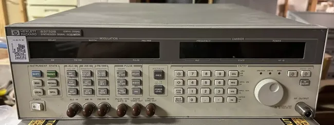 HP / Agilent 83732B 10MHz-20GHz Signal Generator 1E1 1E2 Tested - Picture 1 of 19
