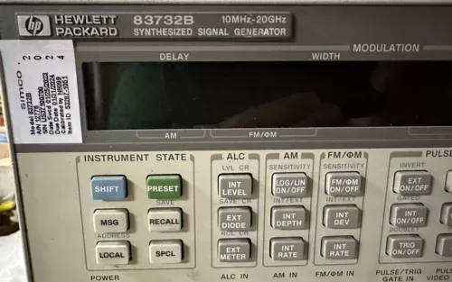 HP / Agilent 83732B 10MHz-20GHz Signal Generator 1E1 1E2 Tested - Picture 2 of 19
