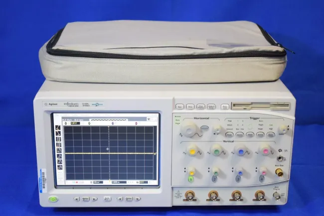 Agilent 54853A Infiniium Oscilloscope: 4 Channels, 2.5 GHz, up to 20 GSa/s - Picture 2 of 10