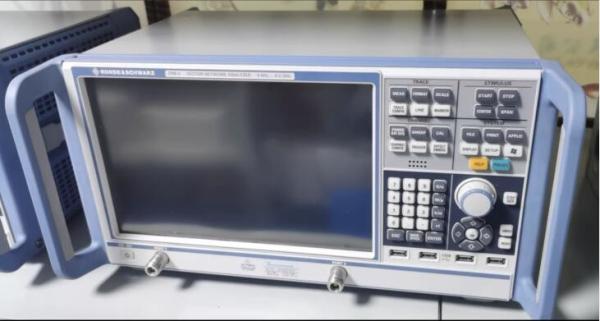 Rohde et équipement de test utilisé par ports de l'analyseur de réseau de vecteur de Schwarz ZNB8 2