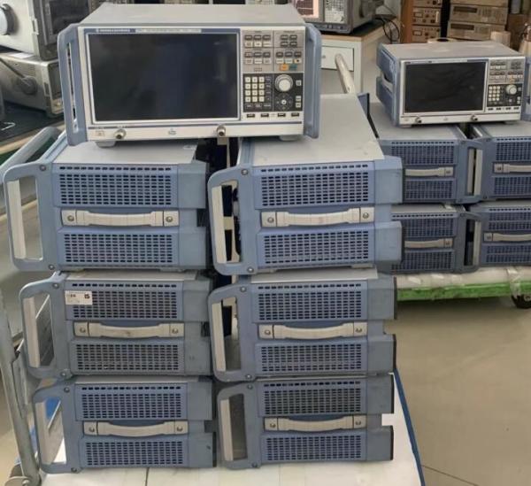 Rohde et équipement de test utilisé par ports de l'analyseur de réseau de vecteur de Schwarz ZNB8 2