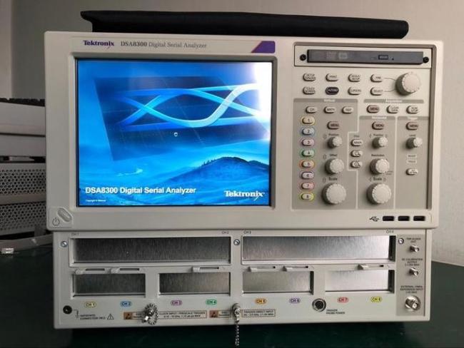 Tektronix DSA8300 Digital Serial Analyzer front view