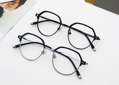 Cina Occhiali in titanio leggeri da 52 mm unisex rettangolo puro di titanio classico durevole in vendita