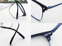 China Lightweight Comfort Pure Titanium Eyeglasses Rectangular Frame for sale