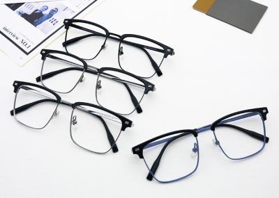 China Lightweight Comfort Pure Titanium Eyeglasses Rectangular Frame for sale
