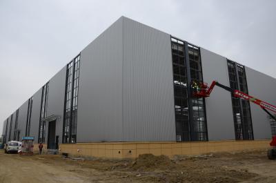 China Pre-engineered Anti Corrosion Steel Structure Frame Industrial Warehouse Workshop With Certification for sale