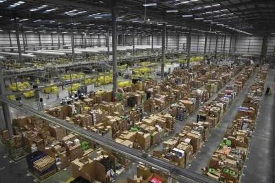 China Clear Span Anti-Corrosion Steel Warehouse for Global Logistics Park for sale