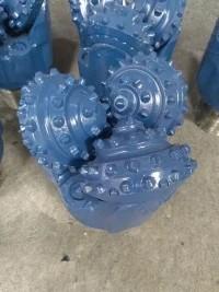 Cina Bordo triconico della punta di perforazione di acciaio al carbonio singolo con il rivestimento di titanio del nitruro in vendita