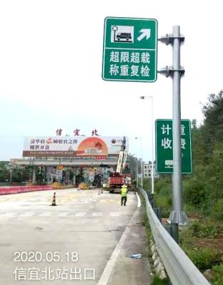 Cina Q235 ha galvanizzato la luce di segnalazione palo d'acciaio di traffico per i tabelloni per le affissioni della macchina fotografica del CCTV in vendita