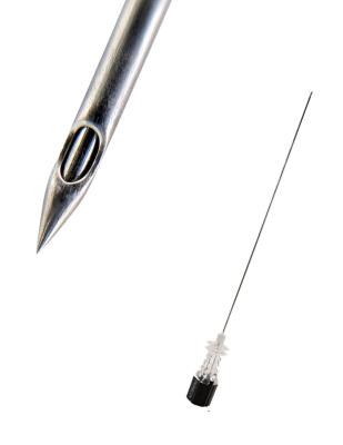 Cina 18G-27G Spinal Needle Pencil Point Medical Spinal Needle con Quincke bevel o Pencil point con Introducer in vendita