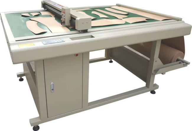 Paper scoring pleating cutting plotter front view