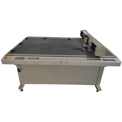 China Erschwingliche Schneidmaschine für Bekleidung für Ländermärkte Schneidgeschwindigkeit 500-1800mm/s zu verkaufen