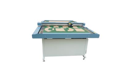 Cina Stampare e tagliare plotter abbigliamento Cad macchina inkjet plotter per applicazioni versatili in vendita