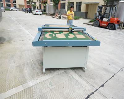 China Speed Flatbed Table Cutting Plotter for Garment Pattern Making in Fiberboard Materials for sale