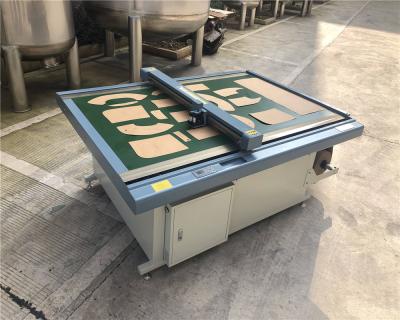 Cina Macchina per il taglio di abbigliamento a telaio azzurro in cassa d'argento 1500*1000mm in vendita