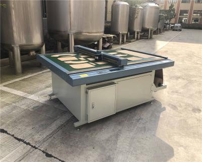 Cina Macchina per il taglio di abbigliamento a telaio azzurro in cassa d'argento 1500*1000mm in vendita